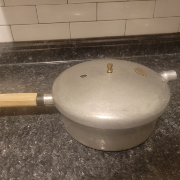 Presto | Kitchen | Vintage Aluminum Presto 4 Pressure Cooker 4 Qt Pot ...